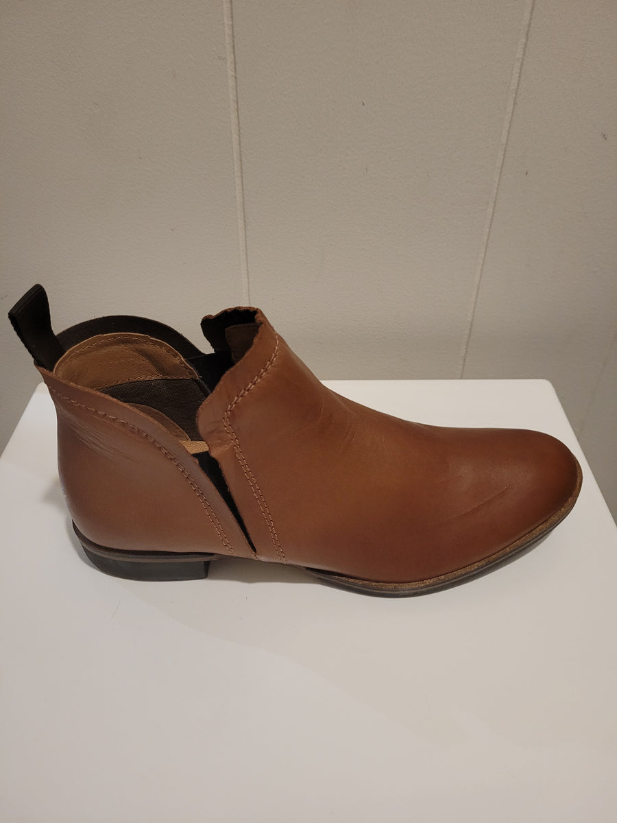 EOS Gaid Boot FW24 – Elegant Steps
