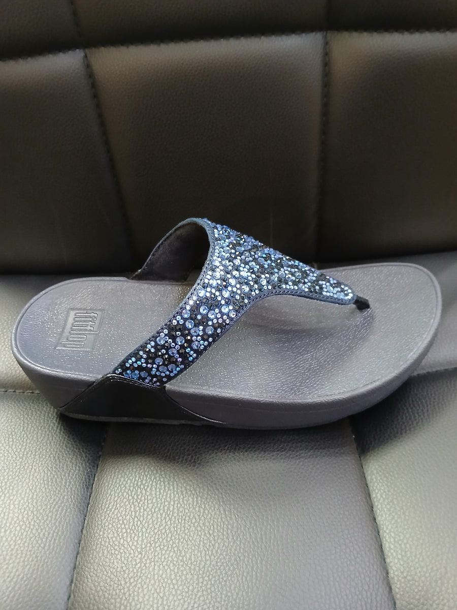 Fit Flop JE3 LULU TOE POST Sandal SS25 F J – Elegant Steps